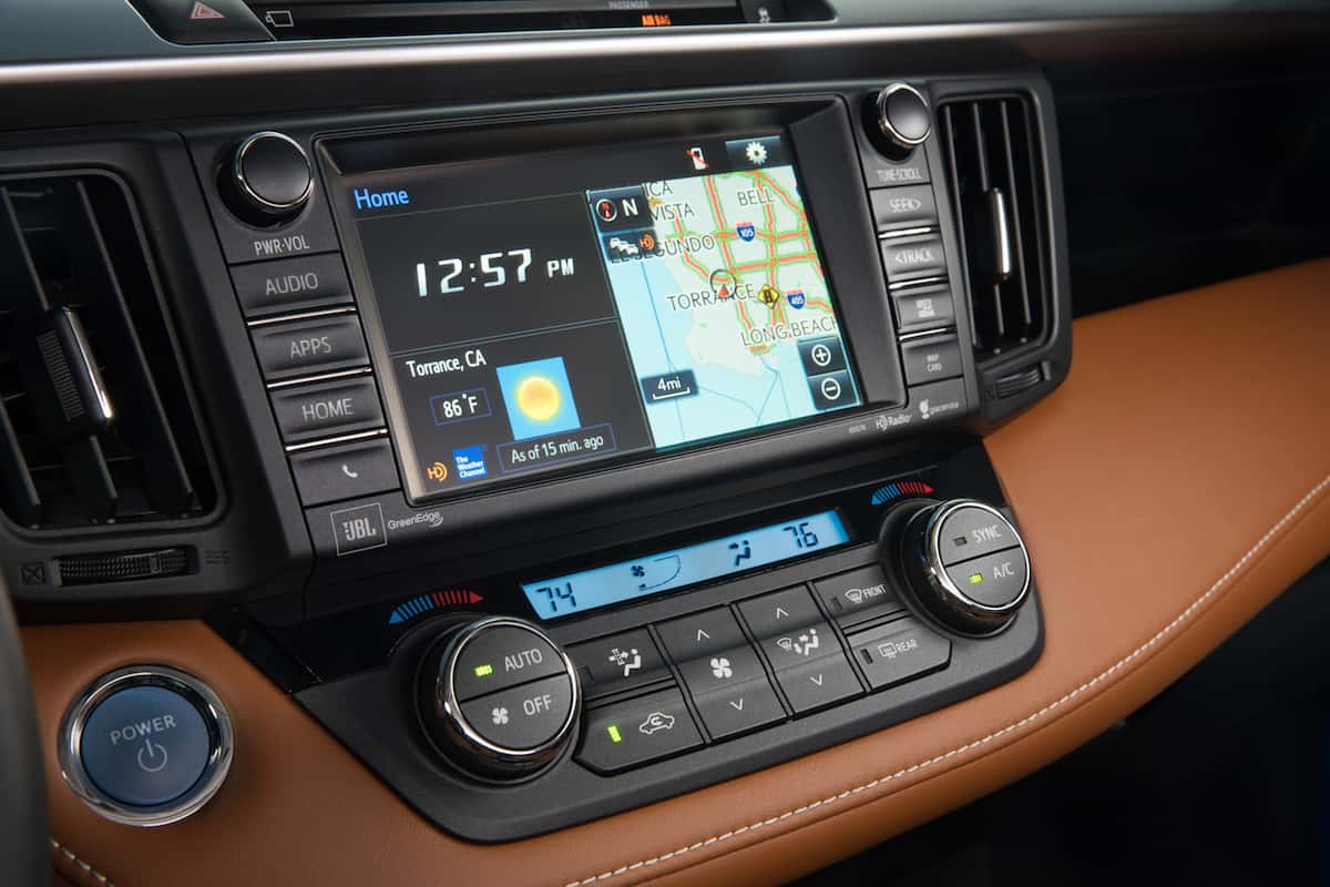 2017 Toyota RAV4 SE Hybrid Review: Is Fuel-Efficiency Enough?